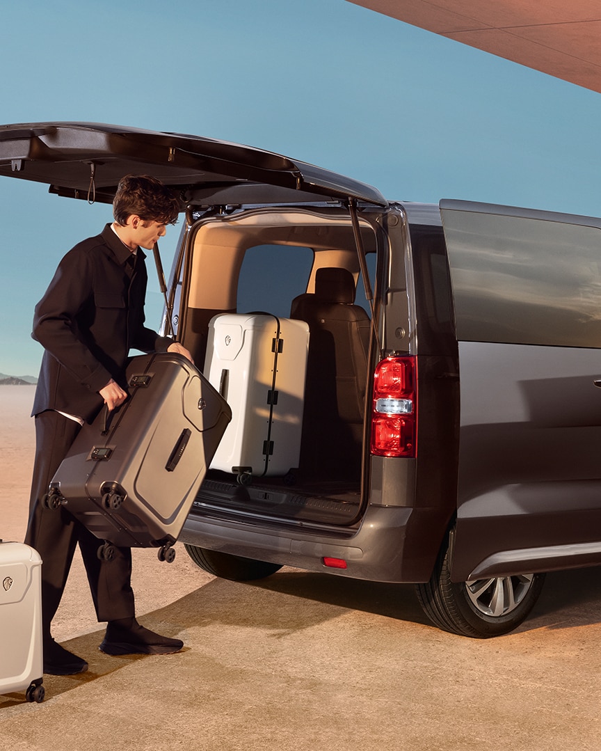 PEUGEOT Traveller VIP | Best in class van from PEUGEOT